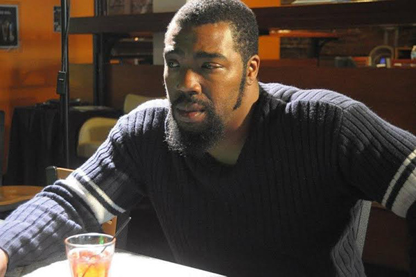 Ο Eli Harris δίνει τη φωνή του για την παράσταση Game Over - Ev Art